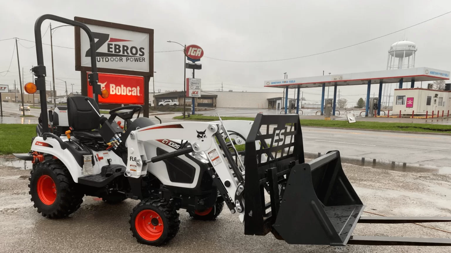 Bobcat CT1025 HST Sub Compact Tractor w/ Pallet Fork & Bucket Package ...